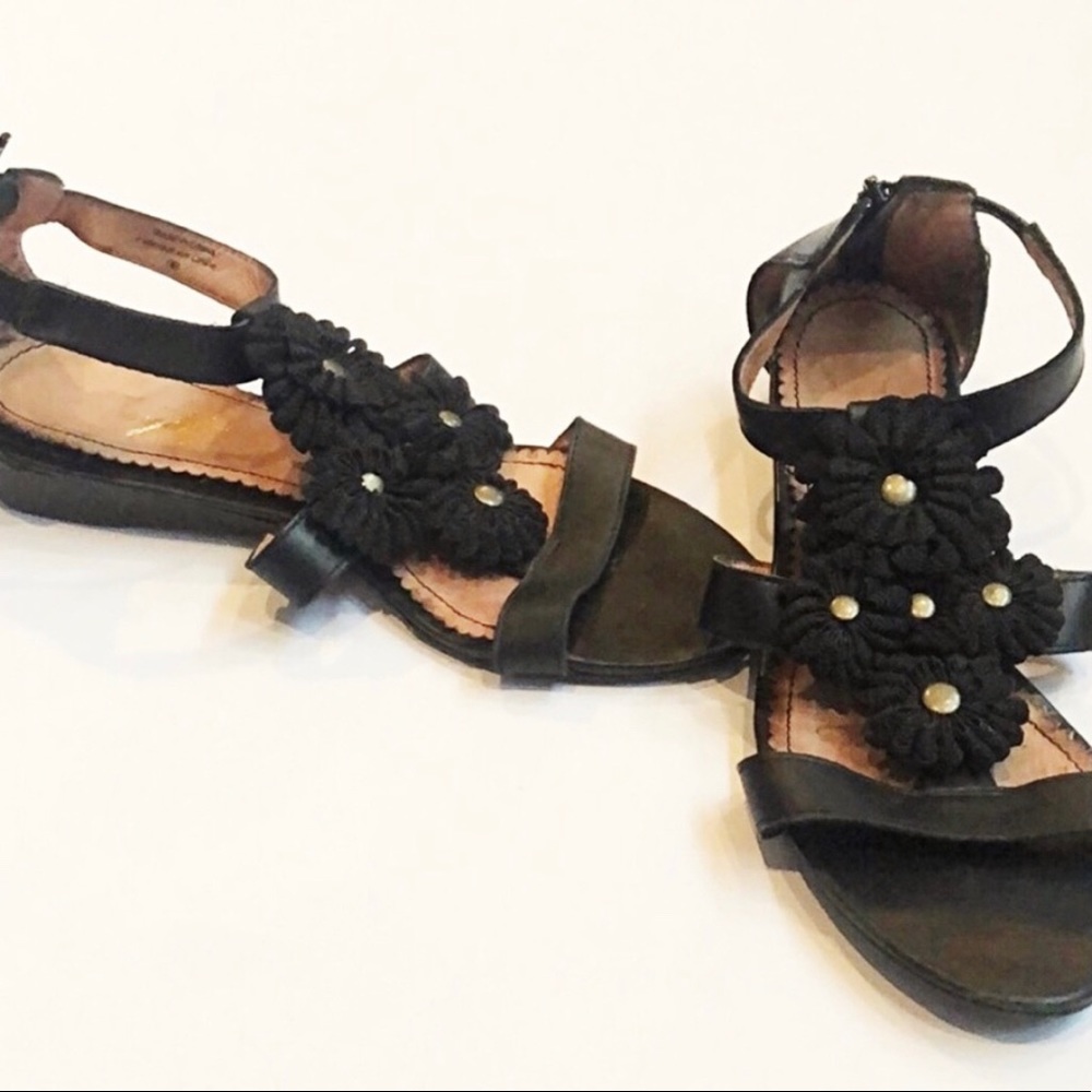 Miss Albright Black Sandals Flower Detail Anthro 9 - Gem